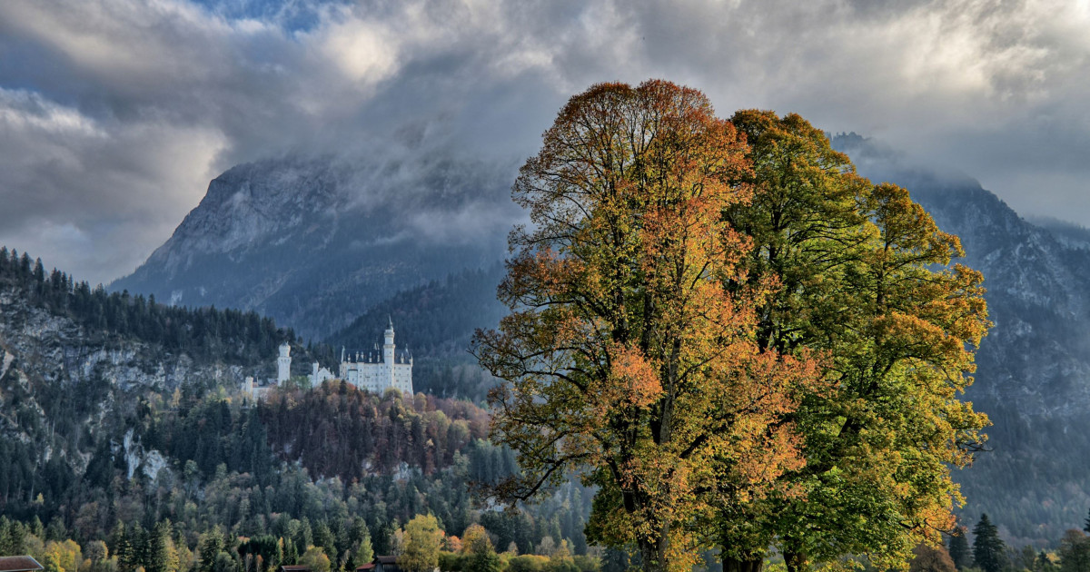 Frühschoppenkonzert im Biergarten am Festspielhaus Neusch…